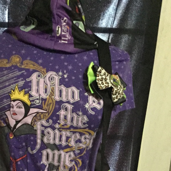 Disney | Tops | Evil Queen Tee Disneyland Evil Queen Tote Hairbow ...